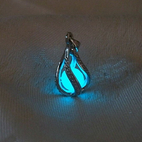 Glow Pendant Necklace – Silver Moon Bay